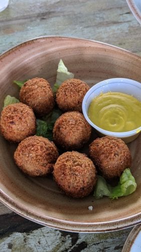 Where to Eat in Aruba - My Curly Adventures