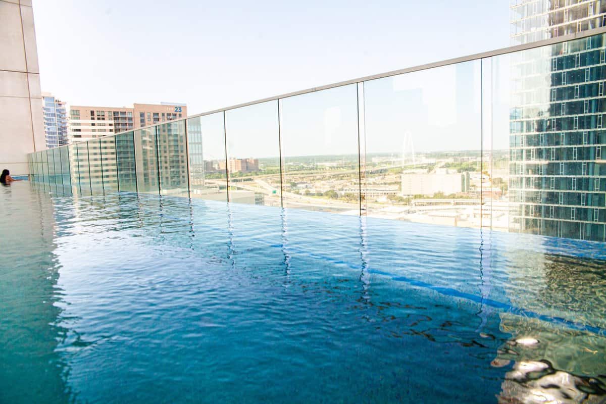 W Dallas: Rooftop Pool and Bathtub Goals - My Curly Adventures