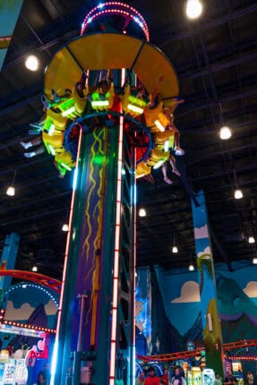 12+ Must-Visit Amusement Parks and Theme Parks in Texas - My Curly ...