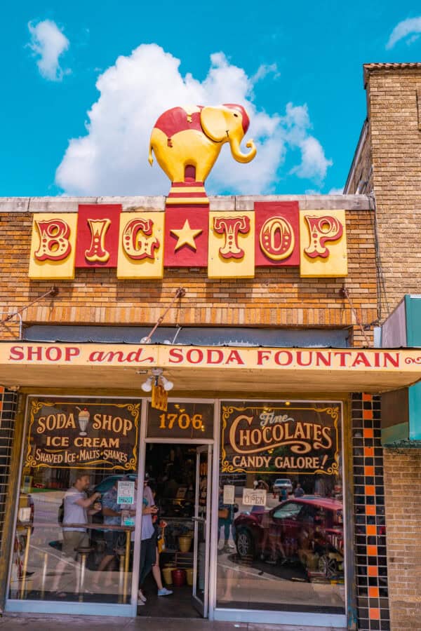 Top Places to Take Photos in Austin - My Curly Adventures