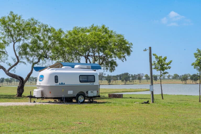 Lake Halbert Park Guide: Top Things to See and Do - My Curly Adventures